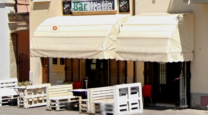 Bar Italia e Caffè di Bastia chiusi, piazza Mazzini sempre più in crisi